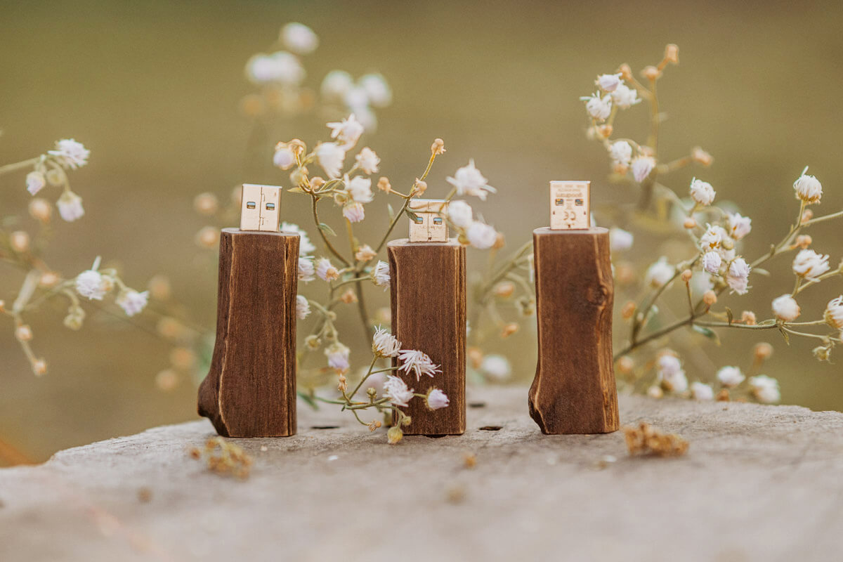 Wooden flat USB flash drive 16-128gb 3.0 - Woodenshop.co.uk